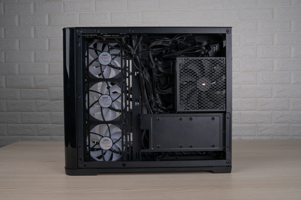 圓潤外型新視界！SAMA曲境界(黑) SAK2851(B) 機殼開箱 | 雙360水冷，背插主板，曲面玻璃海景房 | XFastest News