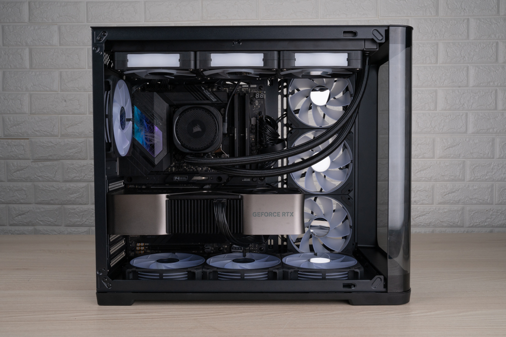 圓潤外型新視界！SAMA曲境界(黑) SAK2851(B) 機殼開箱 | 雙360水冷，背插主板，曲面玻璃海景房 | XFastest News