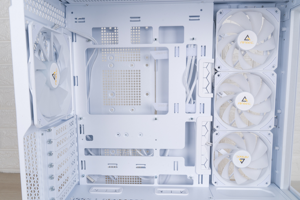魚缸機殼又一員！Antec C7 ARGB 機殼開箱|270度玻璃視野、90 度豎裝介面卡、翻門式儲存位-antec c7 argb,c7 ...