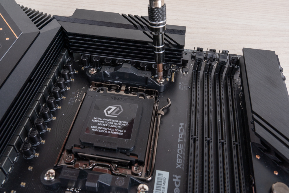 羽量級光害塔散！FSP 全漢 NE5 塔式散熱器開箱 | 單塔散熱器、ARGB 風扇 | XFastest News