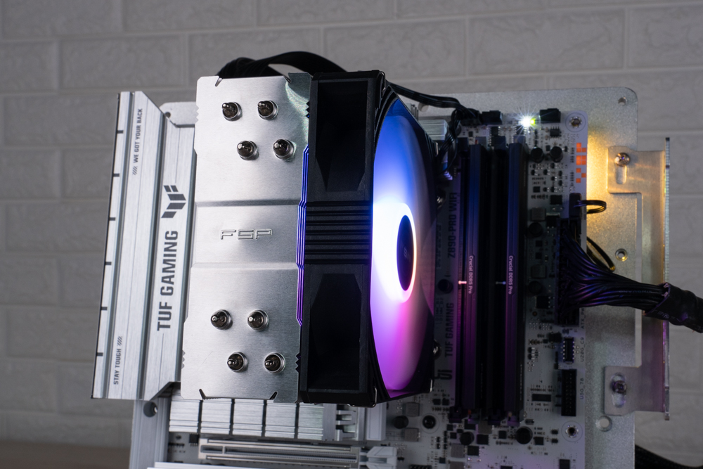 羽量級光害塔散！FSP 全漢 NE5 塔式散熱器開箱 | 單塔散熱器、ARGB 風扇 | XFastest News