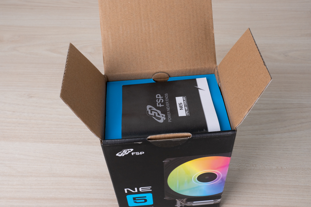 羽量級光害塔散！FSP 全漢 NE5 塔式散熱器開箱 | 單塔散熱器、ARGB 風扇 | XFastest News