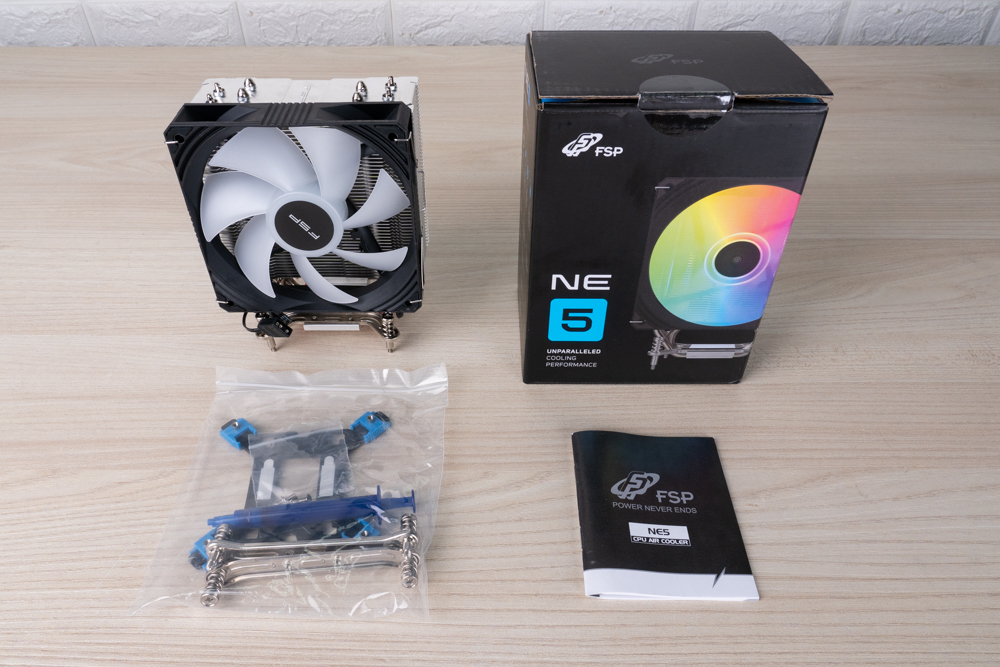 羽量級光害塔散！FSP 全漢 NE5 塔式散熱器開箱 | 單塔散熱器、ARGB 風扇 | XFastest News