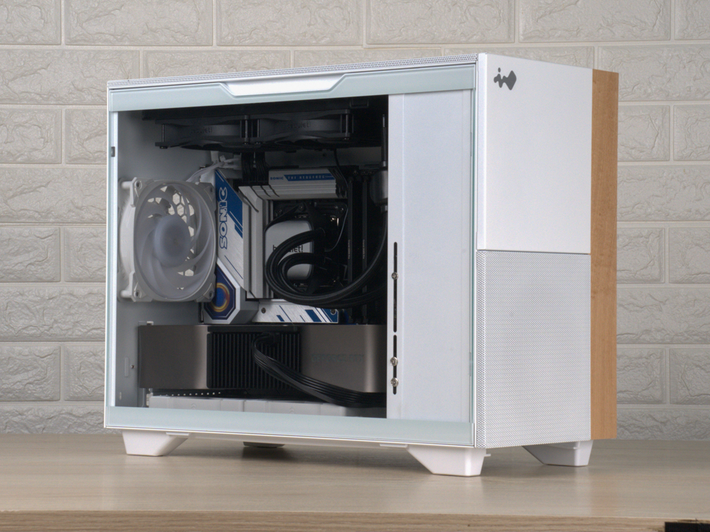 小身板大潛能！ INWIN 迎廣 F3 機殼開箱 | 34cm顯卡長、能上280水冷的時尚木紋小機殼 | XFastest News