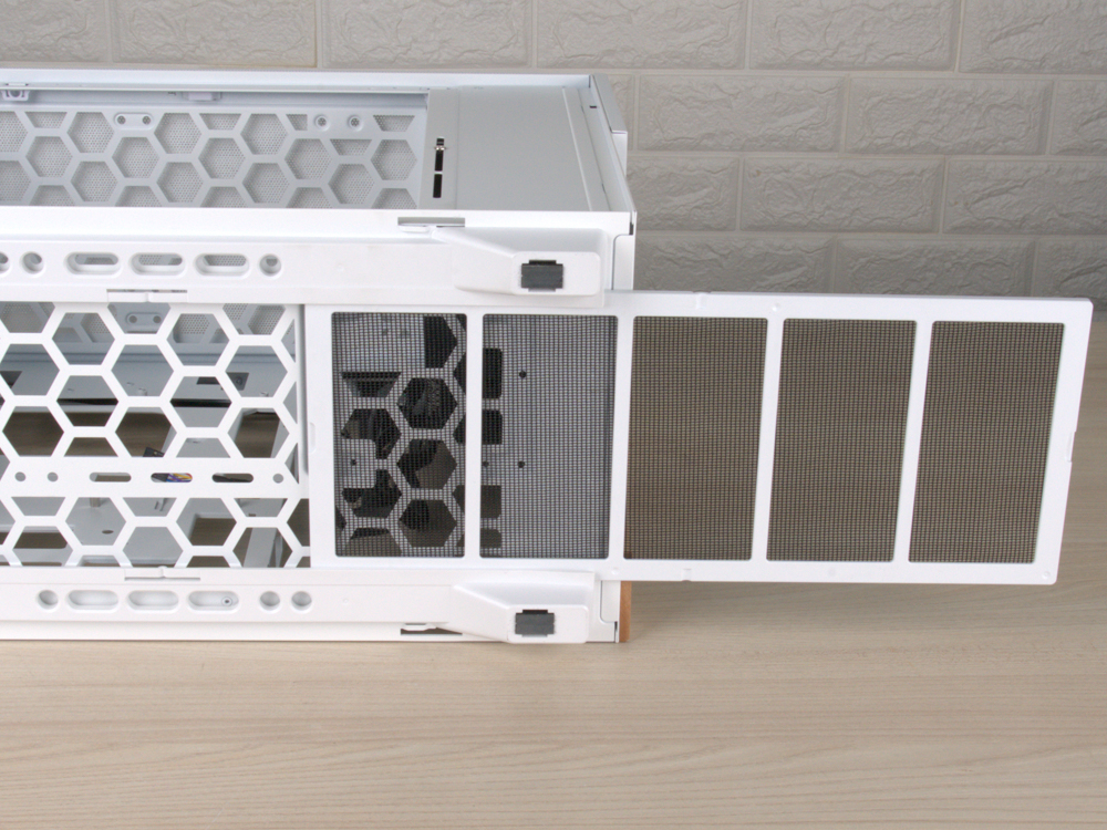 小身板大潛能！ INWIN 迎廣 F3 機殼開箱 | 34cm顯卡長、能上280水冷的時尚木紋小機殼 | XFastest News