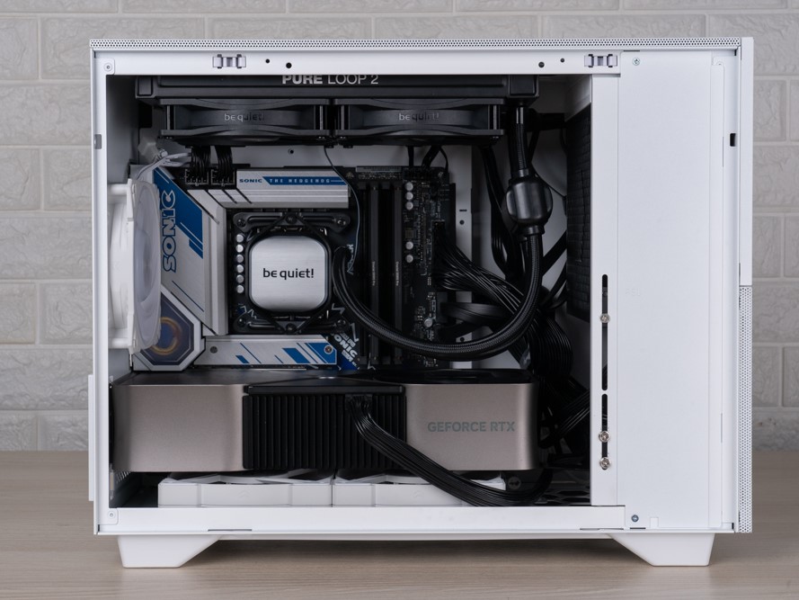 小身板大潛能！ INWIN 迎廣 F3 機殼開箱 | 34cm顯卡長、能上280水冷的時尚木紋小機殼 | XFastest News