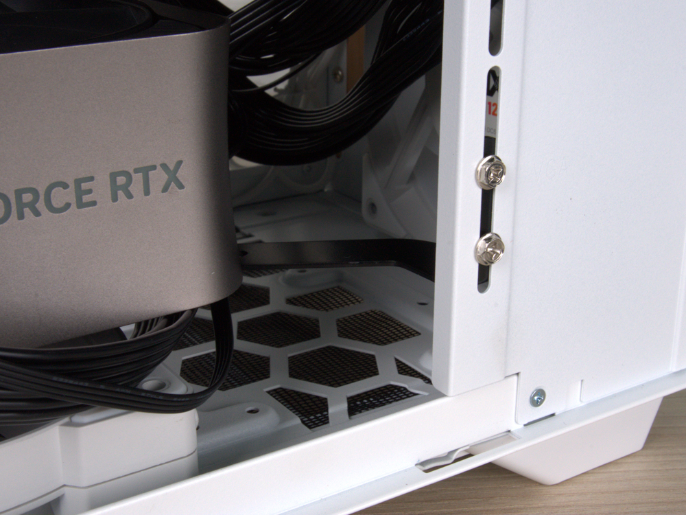 小身板大潛能！ INWIN 迎廣 F3 機殼開箱 | 34cm顯卡長、能上280水冷的時尚木紋小機殼 | XFastest News