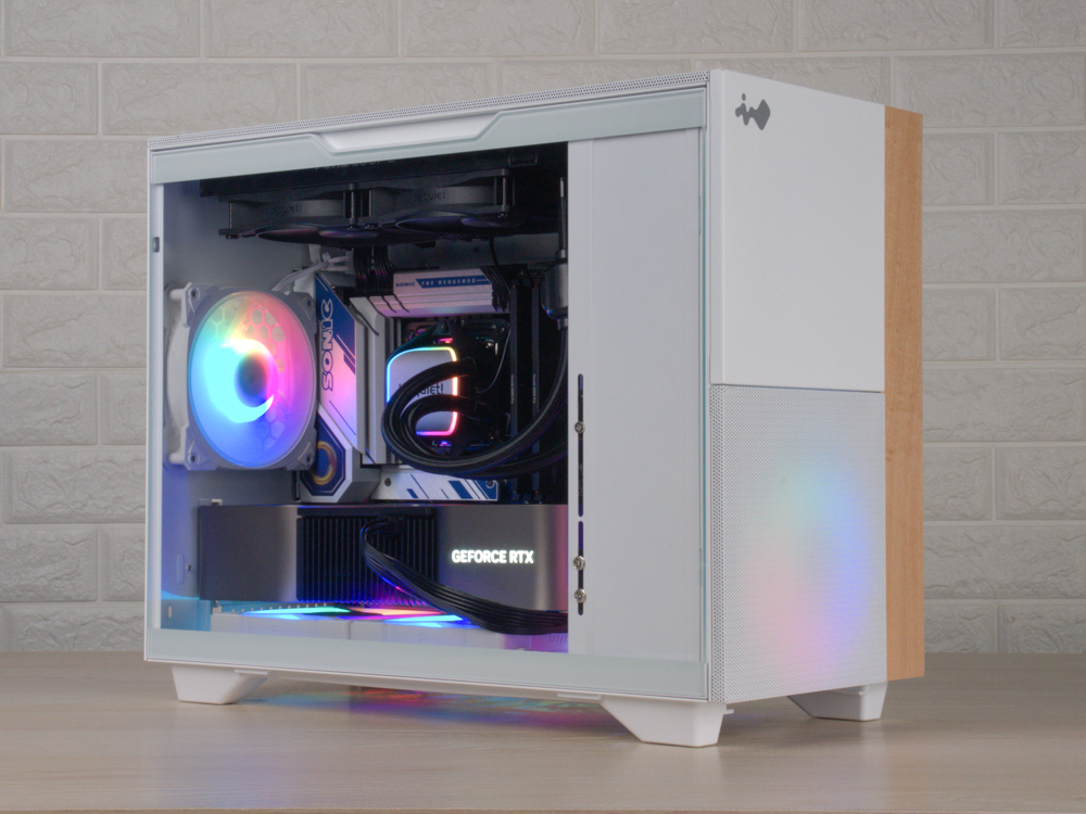 小身板大潛能！ INWIN 迎廣 F3 機殼開箱 | 34cm顯卡長、能上280水冷的時尚木紋小機殼 | XFastest News