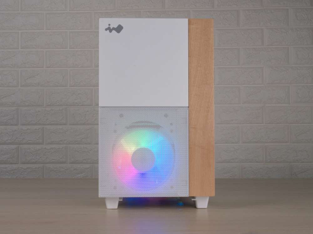 小身板大潛能！ INWIN 迎廣 F3 機殼開箱 | 34cm顯卡長、能上280水冷的時尚木紋小機殼 | XFastest News