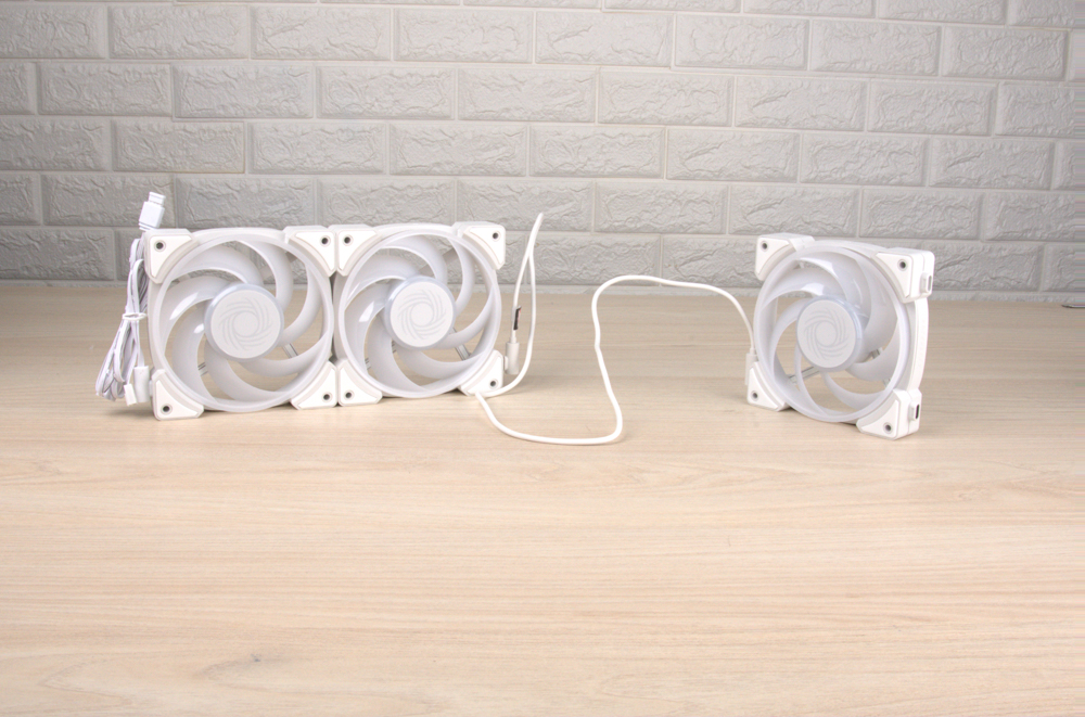 拼接風扇新選擇！ INWIN 迎廣 LYNX LN120 / 120P | Type-C接口快扣設計 | XFastest News