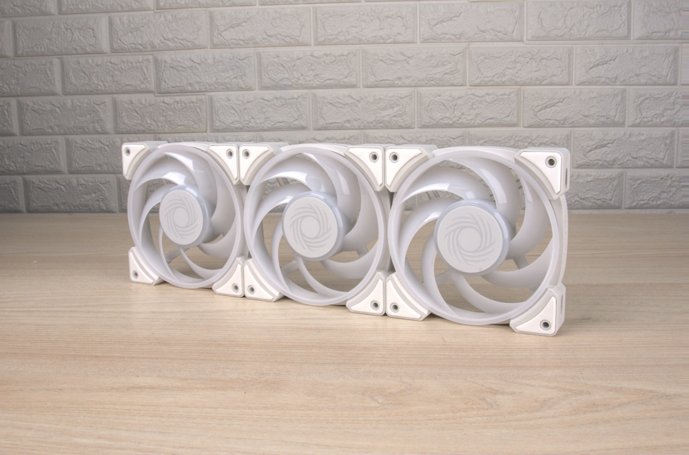 拼接風扇新選擇！ INWIN 迎廣 LYNX LN120 / 120P | Type-C接口快扣設計 | XFastest News