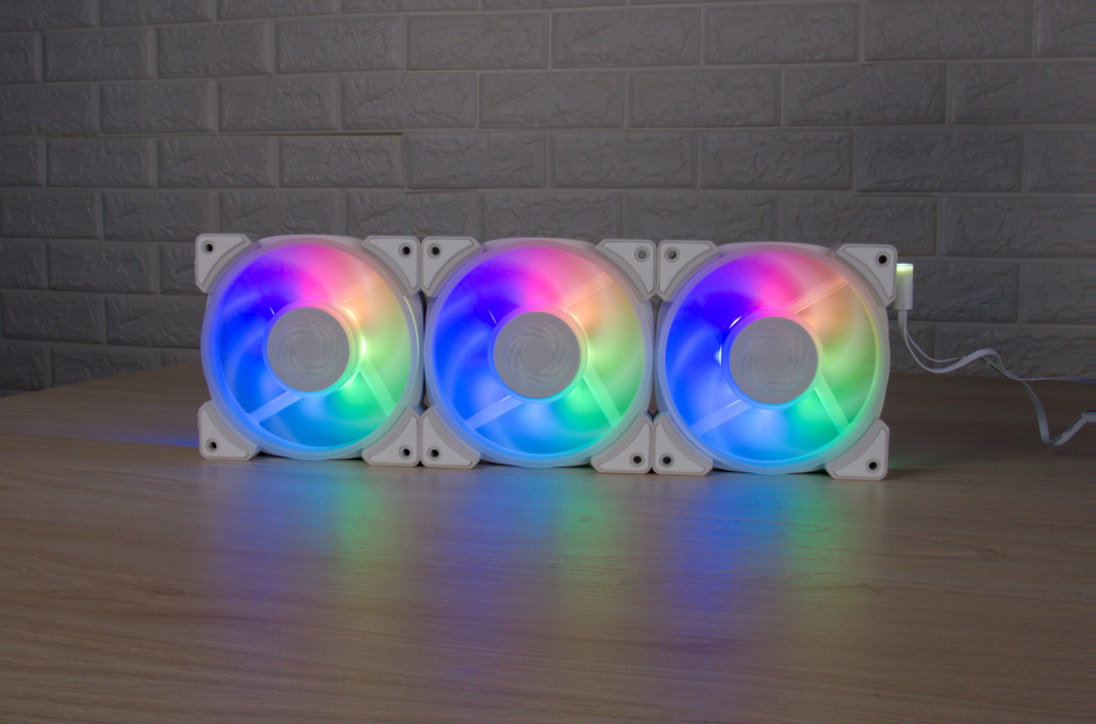 拼接風扇新選擇！ INWIN 迎廣 LYNX LN120 / 120P | Type-C接口快扣設計 | XFastest News