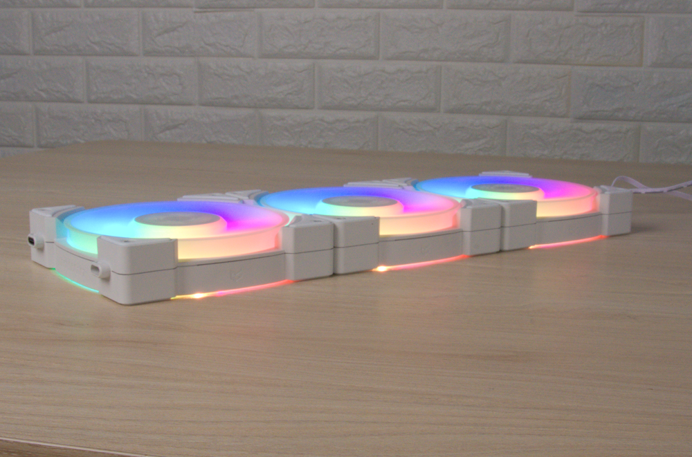 拼接風扇新選擇！ INWIN 迎廣 LYNX LN120 / 120P | Type-C接口快扣設計 | XFastest News